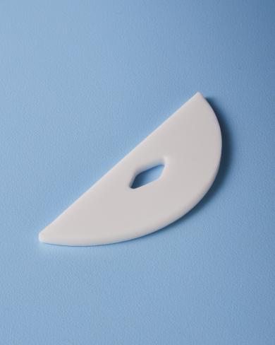 Tiltable blade designed to fit narrow vessel openings / neck. Moon ...